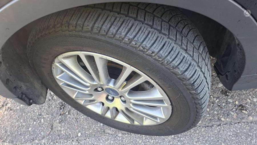 Melns Ford Kuga 2014 Kauņa, ar dzinēja tilpumu 2.00 L un nobraukumu 173 tūkst. km par 7850 €, foto 4 vietnē AUTOMOTO.COM.LV