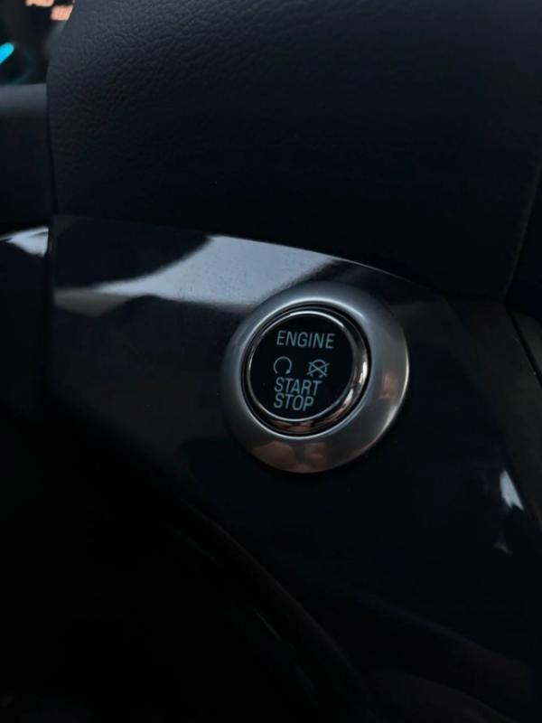 Black Ford Kuga 2015 in Riga, with an engine capacity of 2.00 L and mileage of 203 thousand km for 13499 €, photo 4 on AUTOMOTO.COM.LV