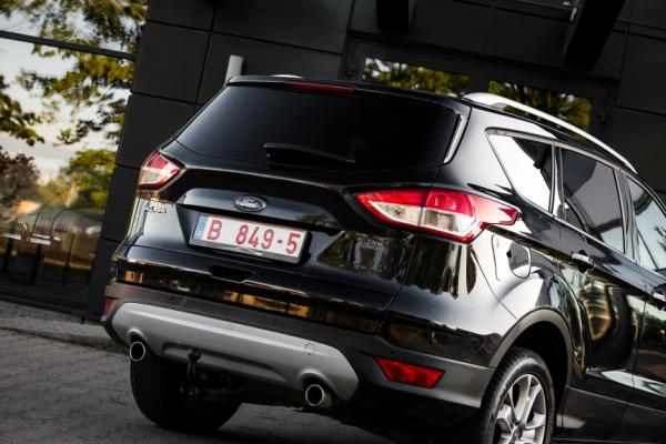 Black Ford Kuga 2015 in Riga, with an engine capacity of 2.00 L and mileage of 247 thousand km for 9990 €, photo 3 on AUTOMOTO.COM.LV
