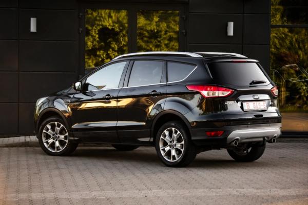 Black Ford Kuga 2015 in Riga, with an engine capacity of 2.00 L and mileage of 247 thousand km for 9990 €, photo 9 on AUTOMOTO.COM.LV