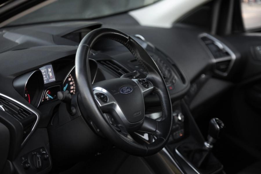 Melns Ford Kuga 2015 Rīga, ar dzinēja tilpumu 2.00 L un nobraukumu 247 tūkst. km par 9990 €, foto 12 vietnē AUTOMOTO.COM.LV