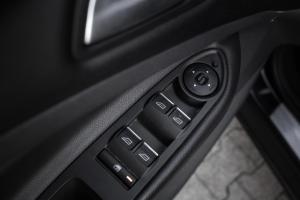 Melns Ford Kuga 2015 Rīga, ar dzinēja tilpumu 2.00 L un nobraukumu 247 tūkst. km par 9990 €, foto 14 vietnē AUTOMOTO.COM.LV
