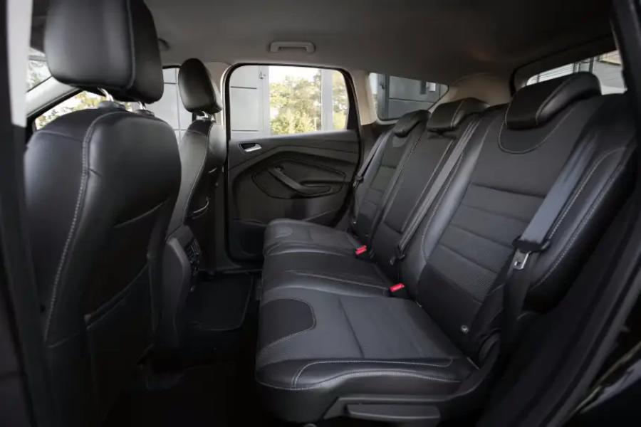 Melns Ford Kuga 2015 Jelgava, ar dzinēja tilpumu 2.00 L un nobraukumu 247 tūkst. km par 9990 €, foto 18 vietnē AUTOMOTO.COM.LV
