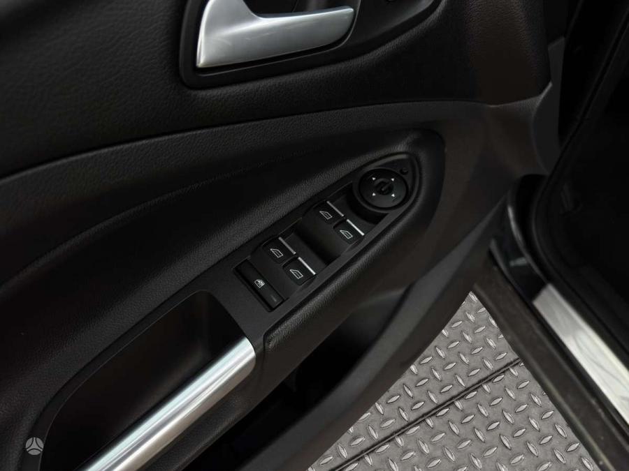 Melns Ford Kuga 2015 Klaipėda, ar dzinēja tilpumu 2.00 L un nobraukumu 212 tūkst. km par 7999 €, foto 14 vietnē AUTOMOTO.COM.LV