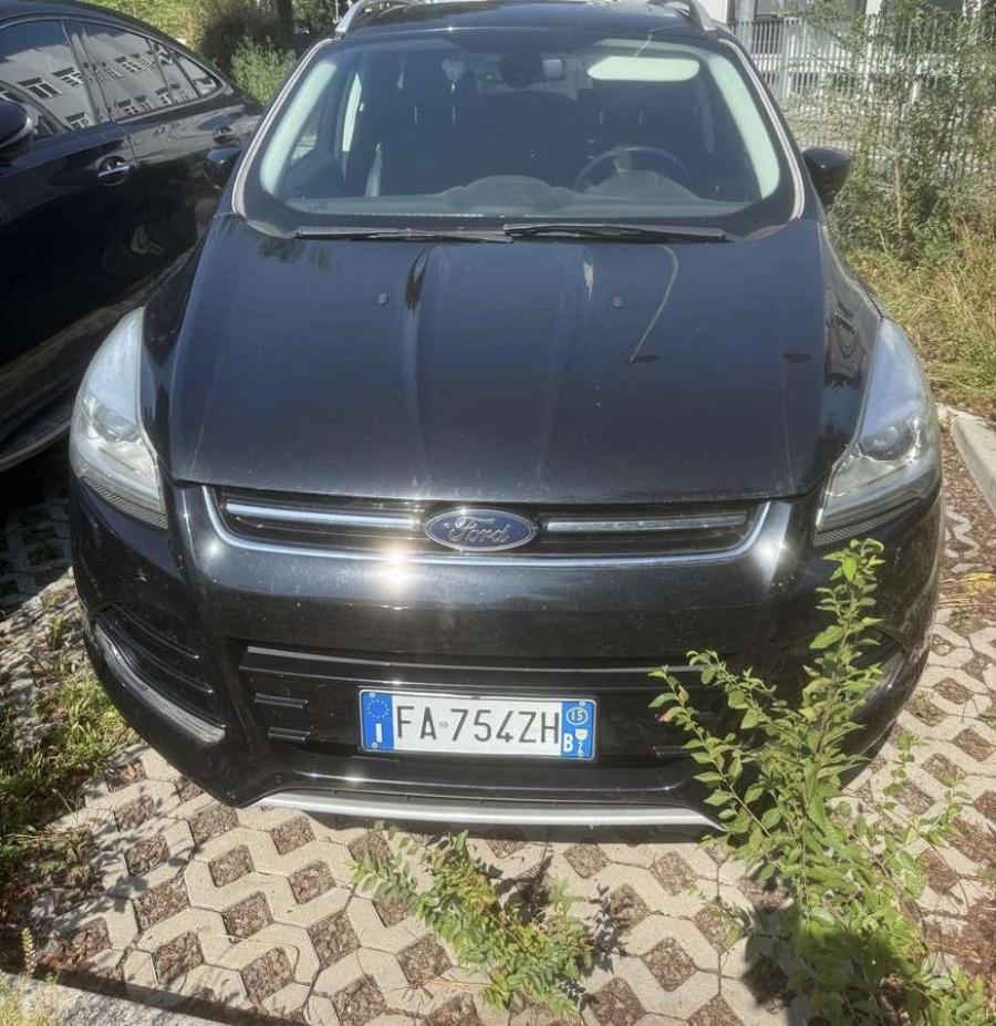 Black Ford Kuga 2015 in Kaunas, with an engine capacity of 2.00 L and mileage of 150 thousand km for 8950 €, photo 1 on AUTOMOTO.COM.LV