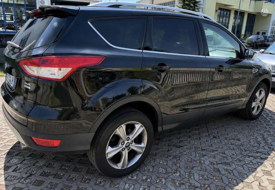 Black Ford Kuga 2015 in Kaunas, with an engine capacity of 2.00 L and mileage of 150 thousand km for 8950 €, photo 4 on AUTOMOTO.COM.LV