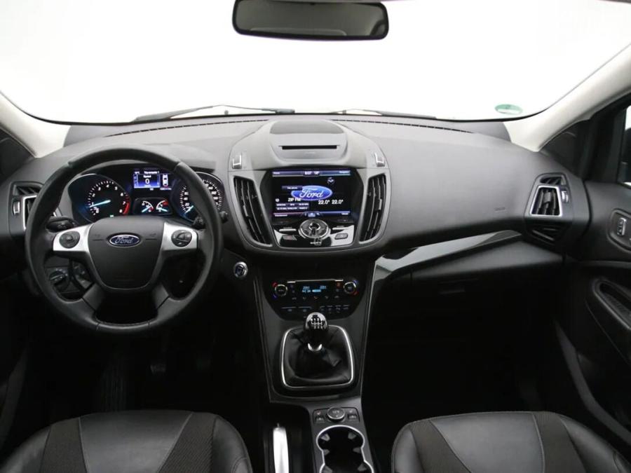 Black Ford Kuga 2016 in Vilnius, with an engine capacity of 1.50 L and mileage of 167 thousand km for 9999 €, photo 3 on AUTOMOTO.COM.LV