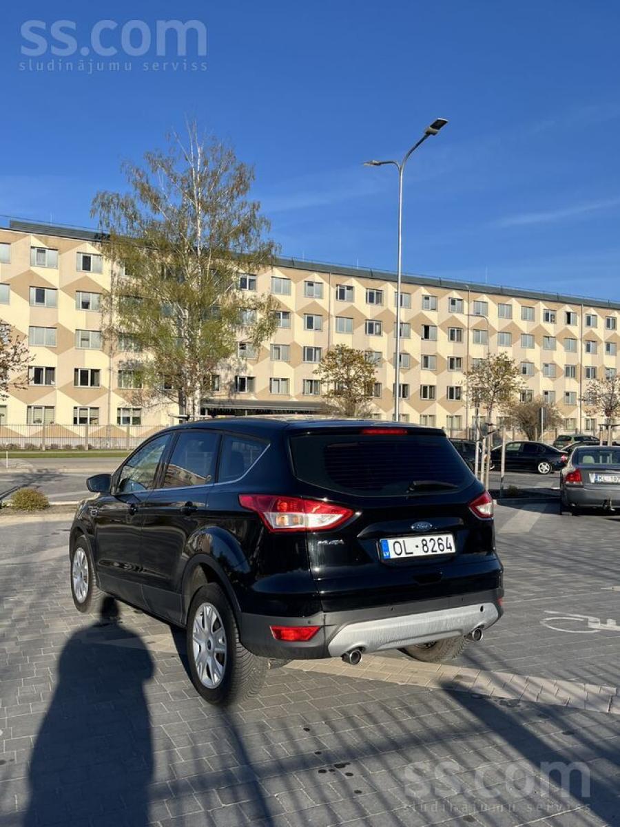 Black Ford Kuga 2016 in Jelgava, with an engine capacity of 2.00 L and mileage of 180 thousand km for 10550 €, photo 4 on AUTOMOTO.COM.LV
