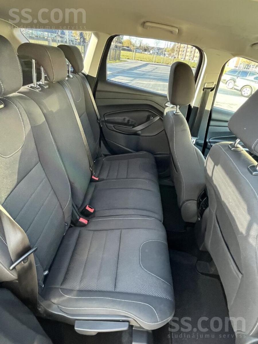 Black Ford Kuga 2016 in Jelgava, with an engine capacity of 2.00 L and mileage of 180 thousand km for 10550 €, photo 8 on AUTOMOTO.COM.LV