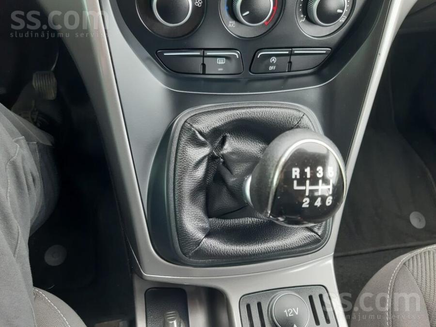 Black Ford Kuga 2016 in Daugavpils, with an engine capacity of 2.00 L and mileage of 0 thousand km for 9650 €, photo 17 on AUTOMOTO.COM.LV