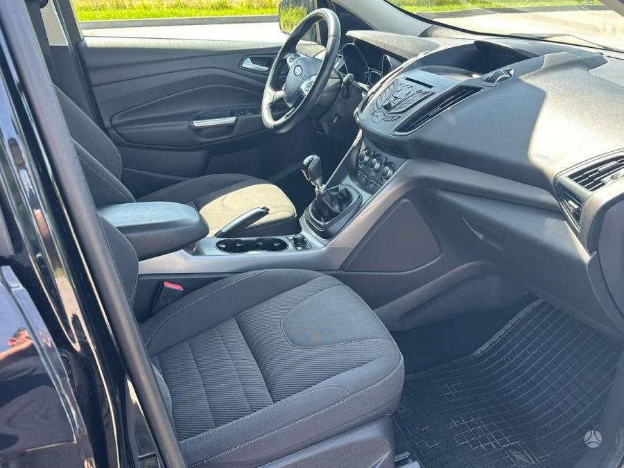 Melns Ford Kuga 2016 Utena, ar dzinēja tilpumu 1.50 L un nobraukumu 151 tūkst. km par 8650 €, foto 15 vietnē AUTOMOTO.COM.LV