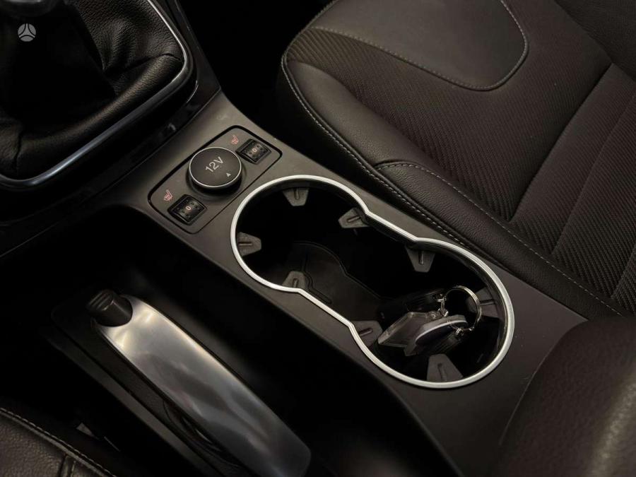 Black Ford Kuga 2016 in Kaunas, with an engine capacity of 1.50 L and mileage of 117 thousand km for 8990 €, photo 22 on AUTOMOTO.COM.LV