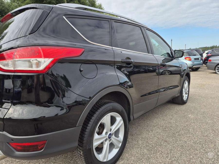 Black Ford Kuga 2016 in Utena, with an engine capacity of 1.50 L and mileage of 151 thousand km for 8650 €, photo 6 on AUTOMOTO.COM.LV