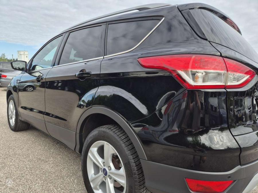 Black Ford Kuga 2016 in Utena, with an engine capacity of 1.50 L and mileage of 151 thousand km for 8650 €, photo 14 on AUTOMOTO.COM.LV