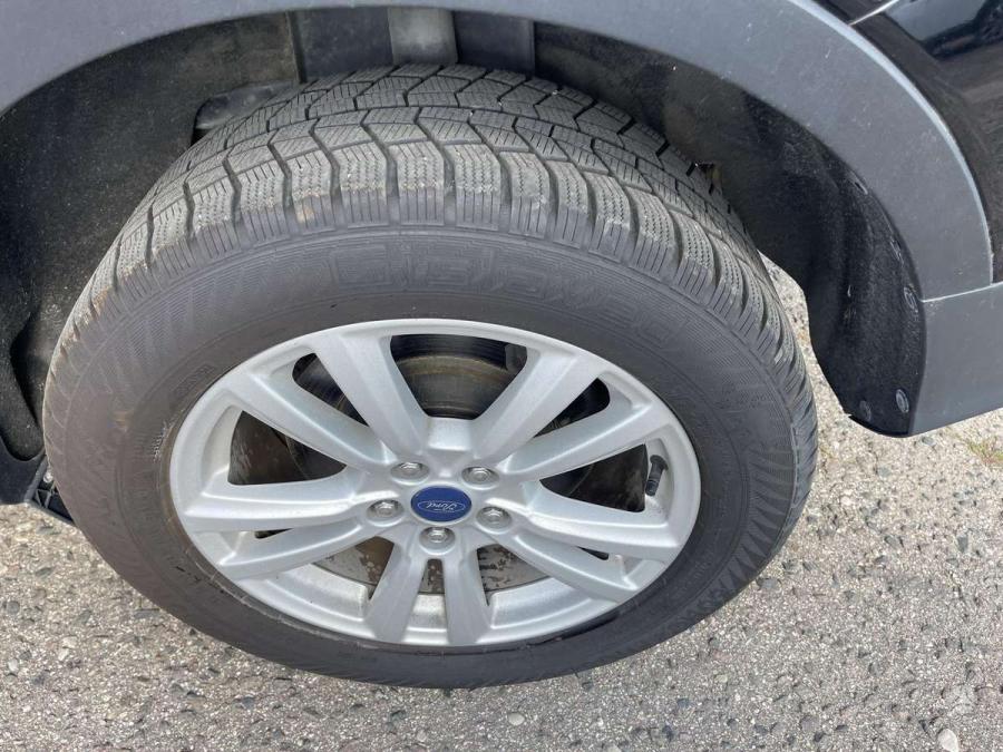 Black Ford Kuga 2016 in Panevezys, with an engine capacity of 1.50 L and mileage of 189 thousand km for 8000 €, photo 9 on AUTOMOTO.COM.LV