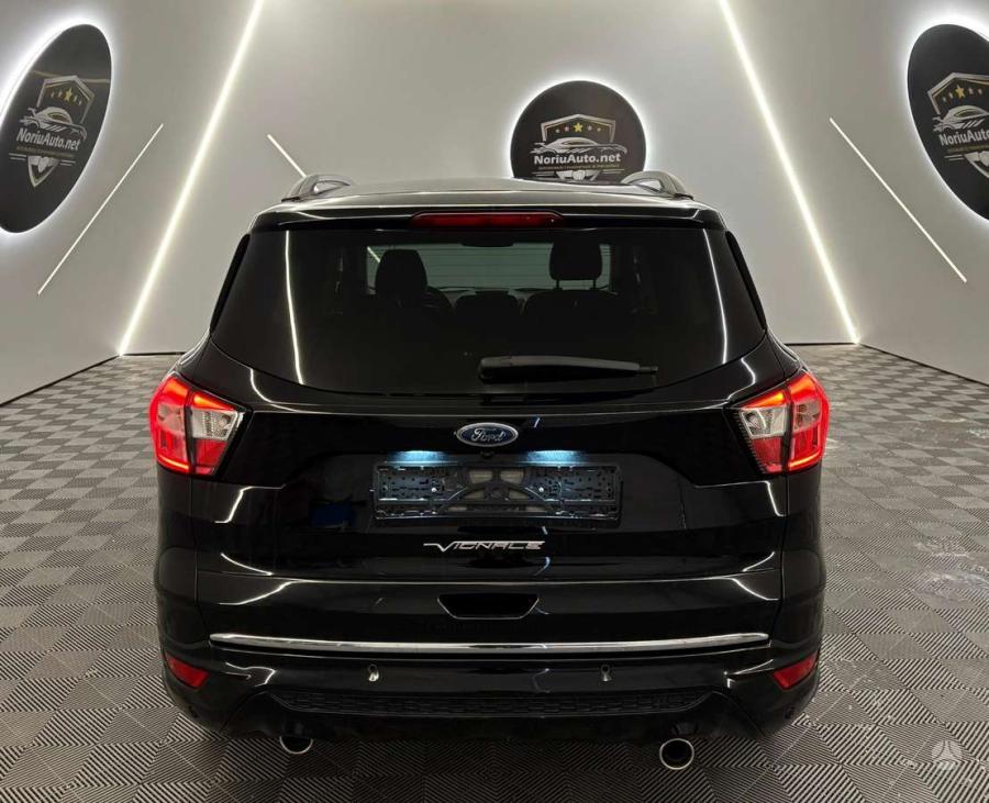 Black Ford Kuga 2017 in Marijampole, with an engine capacity of 2.00 L and mileage of 220 thousand km for 12999 €, photo 27 on AUTOMOTO.COM.LV