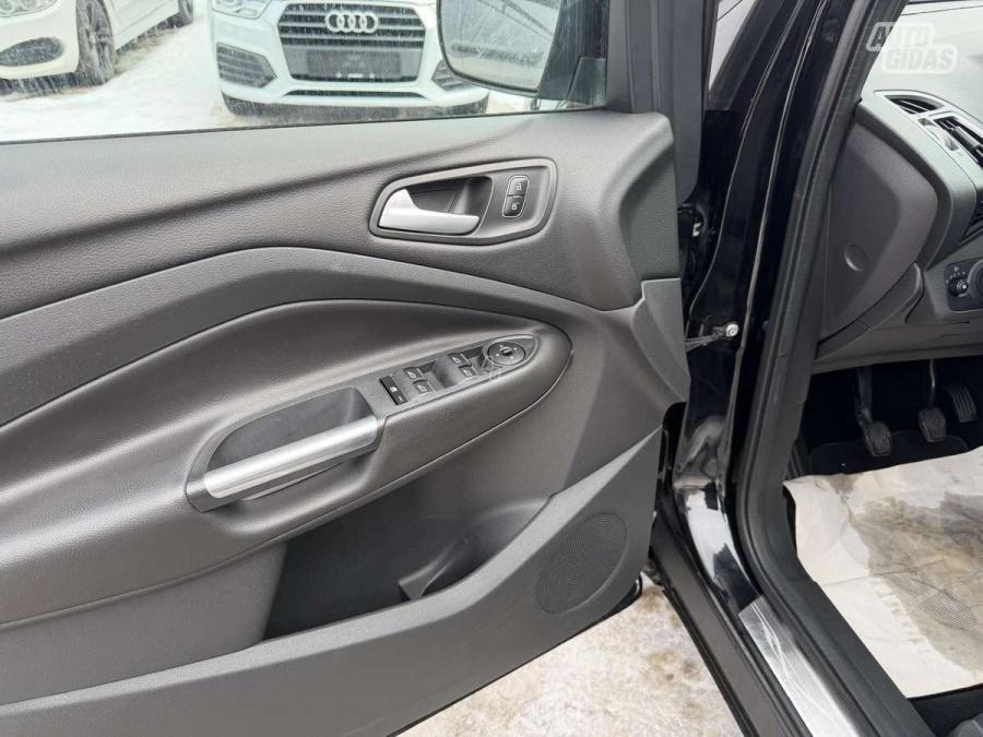 Black Ford Kuga 2017 in Kaunas, with an engine capacity of 2.00 L and mileage of 295 thousand km for 8200 €, photo 23 on AUTOMOTO.COM.LV