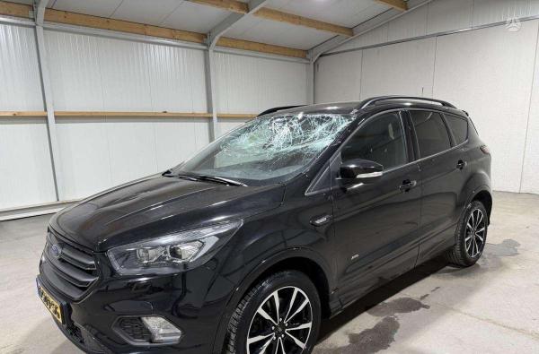 Black Ford Kuga 2017 in Kaunas, with an engine capacity of 1.50 L and mileage of 101 thousand km for 9900 €, photo 1 on AUTOMOTO.COM.LV