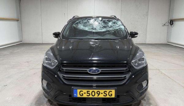 Black Ford Kuga 2017 in Kaunas, with an engine capacity of 1.50 L and mileage of 101 thousand km for 9900 €, photo 2 on AUTOMOTO.COM.LV