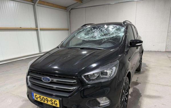 Black Ford Kuga 2017 in Kaunas, with an engine capacity of 1.50 L and mileage of 101 thousand km for 9900 €, photo 7 on AUTOMOTO.COM.LV