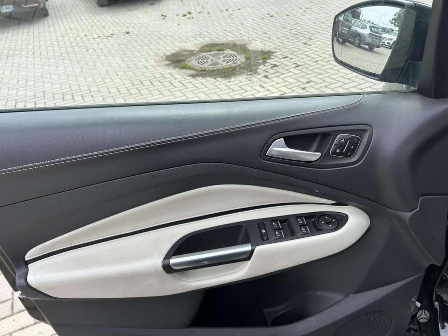 Black Ford Kuga 2017 in Taurage, with an engine capacity of 2.00 L and mileage of 285 thousand km for 9200 €, photo 13 on AUTOMOTO.COM.LV
