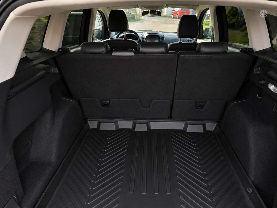 Black Ford Kuga 2018 in Pakruojis, with an engine capacity of 1.50 L and mileage of 194 thousand km for 8500 €, photo 7 on AUTOMOTO.COM.LV
