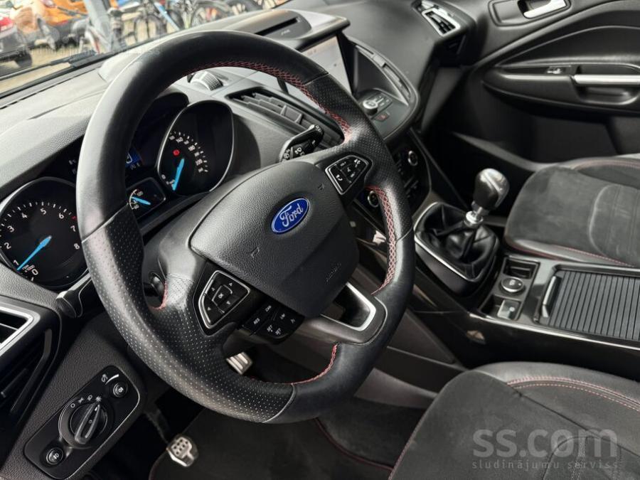 Melns Ford Kuga 2019 Talsi, ar dzinēja tilpumu 1.50 L un nobraukumu 164 tūkst. km par 13000 €, foto 17 vietnē AUTOMOTO.COM.LV