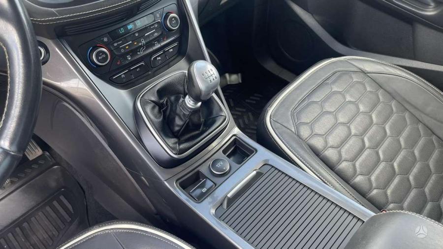 Black Ford Kuga 2019 in Marijampole, with an engine capacity of 2.00 L and mileage of 221 thousand km for 13900 €, photo 4 on AUTOMOTO.COM.LV