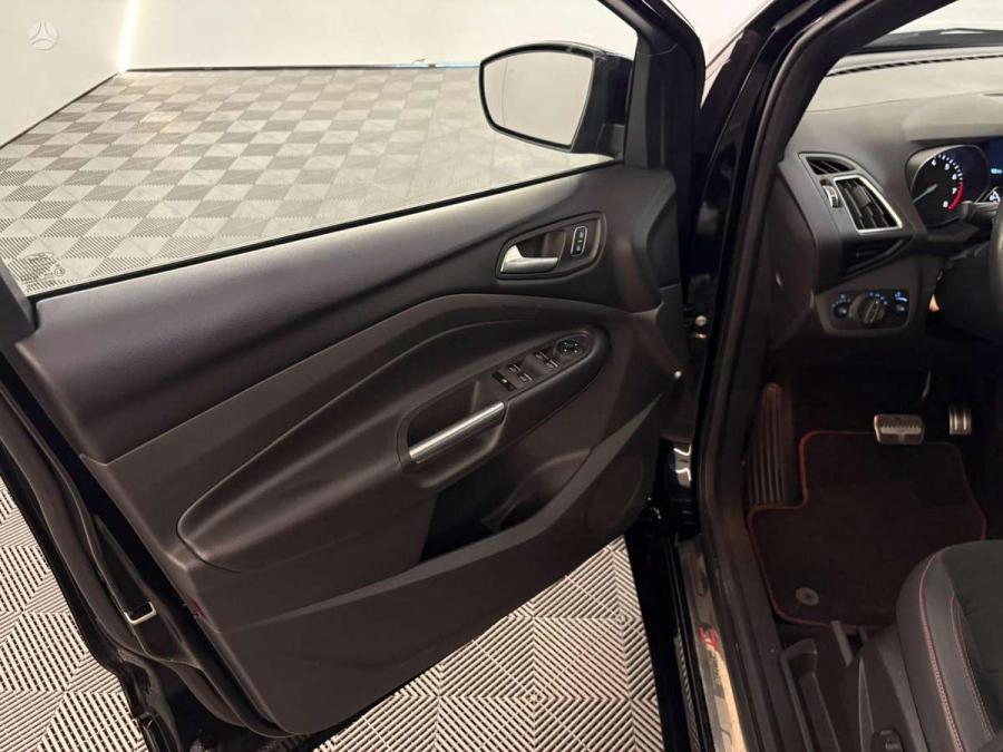 Black Ford Kuga 2019 in Marijampole, with an engine capacity of 1.50 L and mileage of 144 thousand km for 11999 €, photo 18 on AUTOMOTO.COM.LV