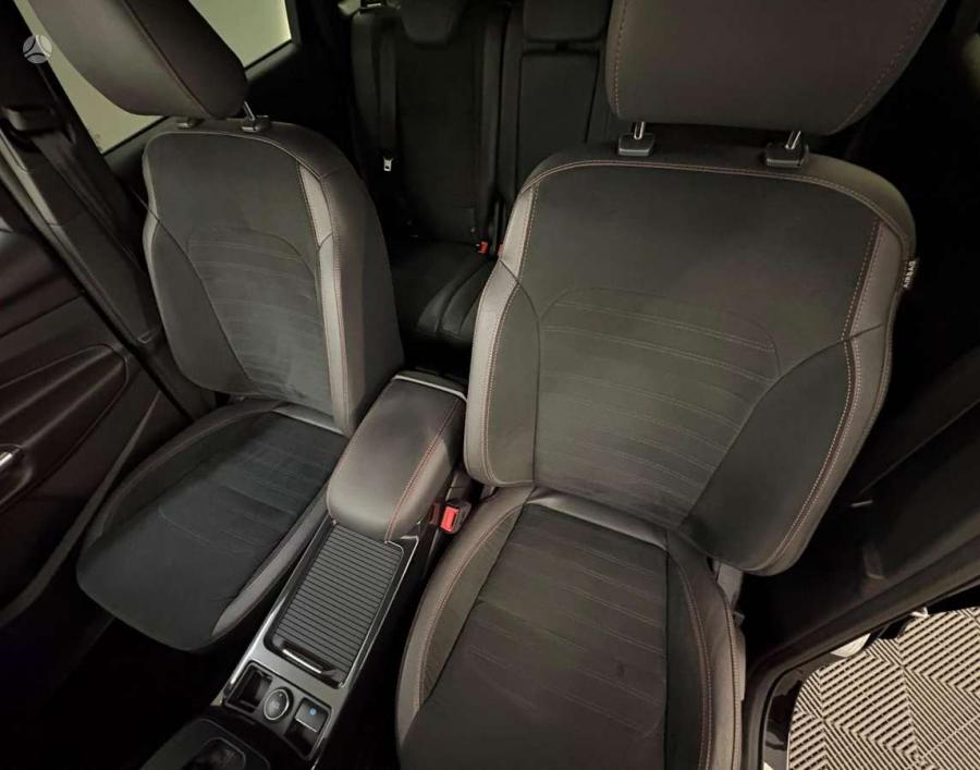 Black Ford Kuga 2019 in Marijampole, with an engine capacity of 1.50 L and mileage of 144 thousand km for 11999 €, photo 19 on AUTOMOTO.COM.LV