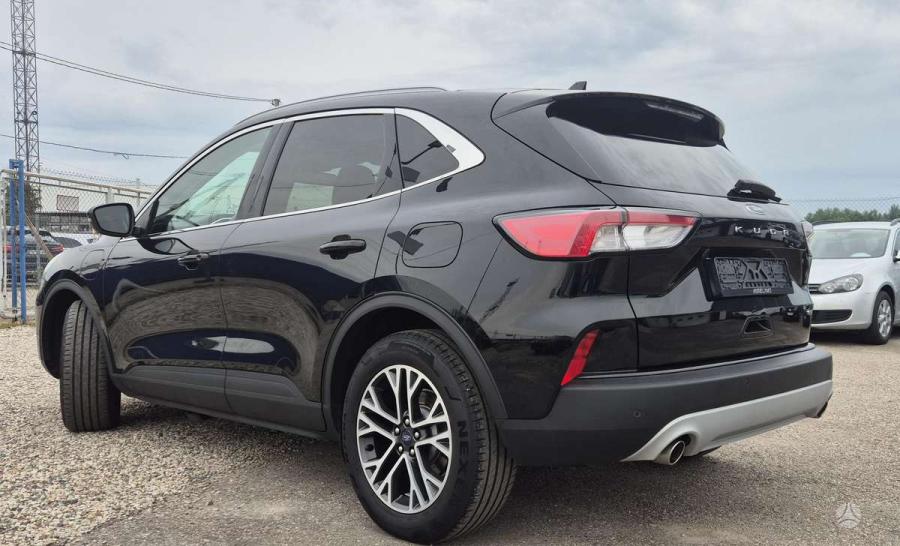 Black Ford Kuga 2020 in Kaunas, with an engine capacity of 2.49 L and mileage of 88 thousand km for 15250 €, photo 4 on AUTOMOTO.COM.LV
