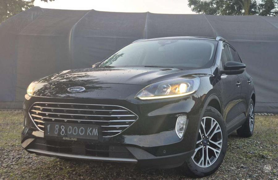 Black Ford Kuga 2020 in Kaunas, with an engine capacity of 2.49 L and mileage of 88 thousand km for 14800 €, photo 1 on AUTOMOTO.COM.LV