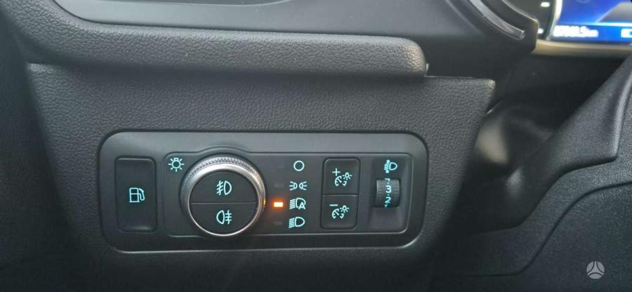 Black Ford Kuga 2020 in Kaunas, with an engine capacity of 2.49 L and mileage of 88 thousand km for 14800 €, photo 13 on AUTOMOTO.COM.LV
