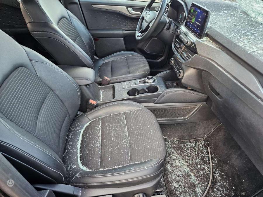 Melns Ford Kuga 2020 Kauņa, ar dzinēja tilpumu 2.49 L un nobraukumu 94 tūkst. km par 7999 €, foto 7 vietnē AUTOMOTO.COM.LV