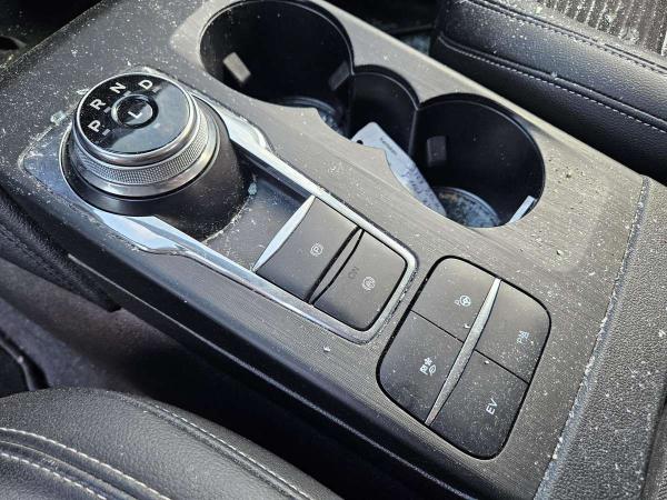 Black Ford Kuga 2020 in Kaunas, with an engine capacity of 2.49 L and mileage of 94 thousand km for 7999 €, photo 9 on AUTOMOTO.COM.LV