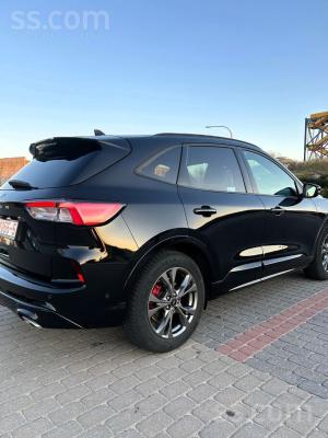 Black Ford Kuga 2021 in Ventspils, with an engine capacity of 2.00 L and mileage of 185 thousand km for 4150 €, photo 4 on AUTOMOTO.COM.LV