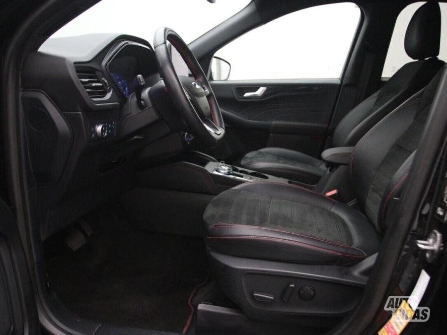 Black Ford Kuga 2021 in Vilnius, with an engine capacity of 2.50 L and mileage of 180 thousand km for 19399 €, photo 4 on AUTOMOTO.COM.LV