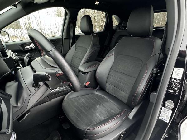 Black Ford Kuga 2021 in Kaunas, with an engine capacity of 2.49 L and mileage of 158 thousand km for 18950 €, photo 4 on AUTOMOTO.COM.LV