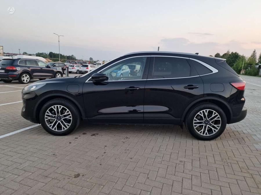 Black Ford Kuga 2021 in Taurage, with an engine capacity of 2.49 L and mileage of 156 thousand km for 14600 €, photo 3 on AUTOMOTO.COM.LV