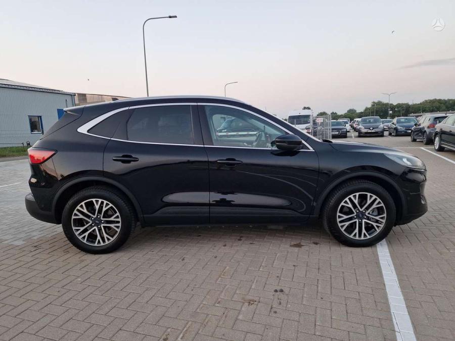 Black Ford Kuga 2021 in Taurage, with an engine capacity of 2.49 L and mileage of 156 thousand km for 14600 €, photo 7 on AUTOMOTO.COM.LV