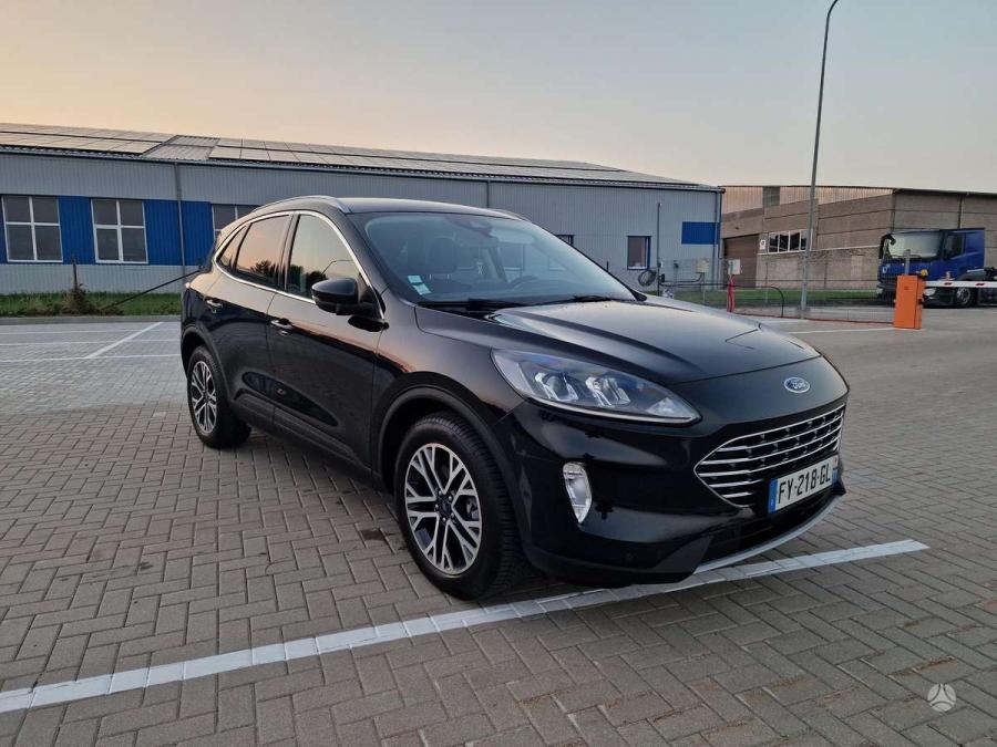 Black Ford Kuga 2021 in Taurage, with an engine capacity of 2.49 L and mileage of 156 thousand km for 14600 €, photo 8 on AUTOMOTO.COM.LV