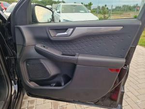 Black Ford Kuga 2021 in Taurage, with an engine capacity of 2.49 L and mileage of 156 thousand km for 14600 €, photo 17 on AUTOMOTO.COM.LV