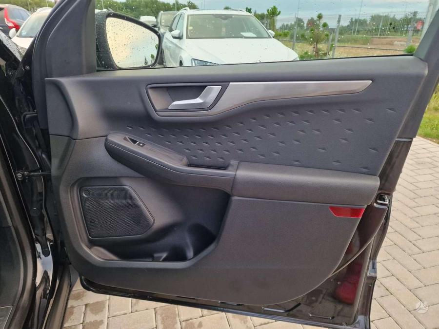 Black Ford Kuga 2021 in Taurage, with an engine capacity of 2.49 L and mileage of 156 thousand km for 14600 €, photo 17 on AUTOMOTO.COM.LV