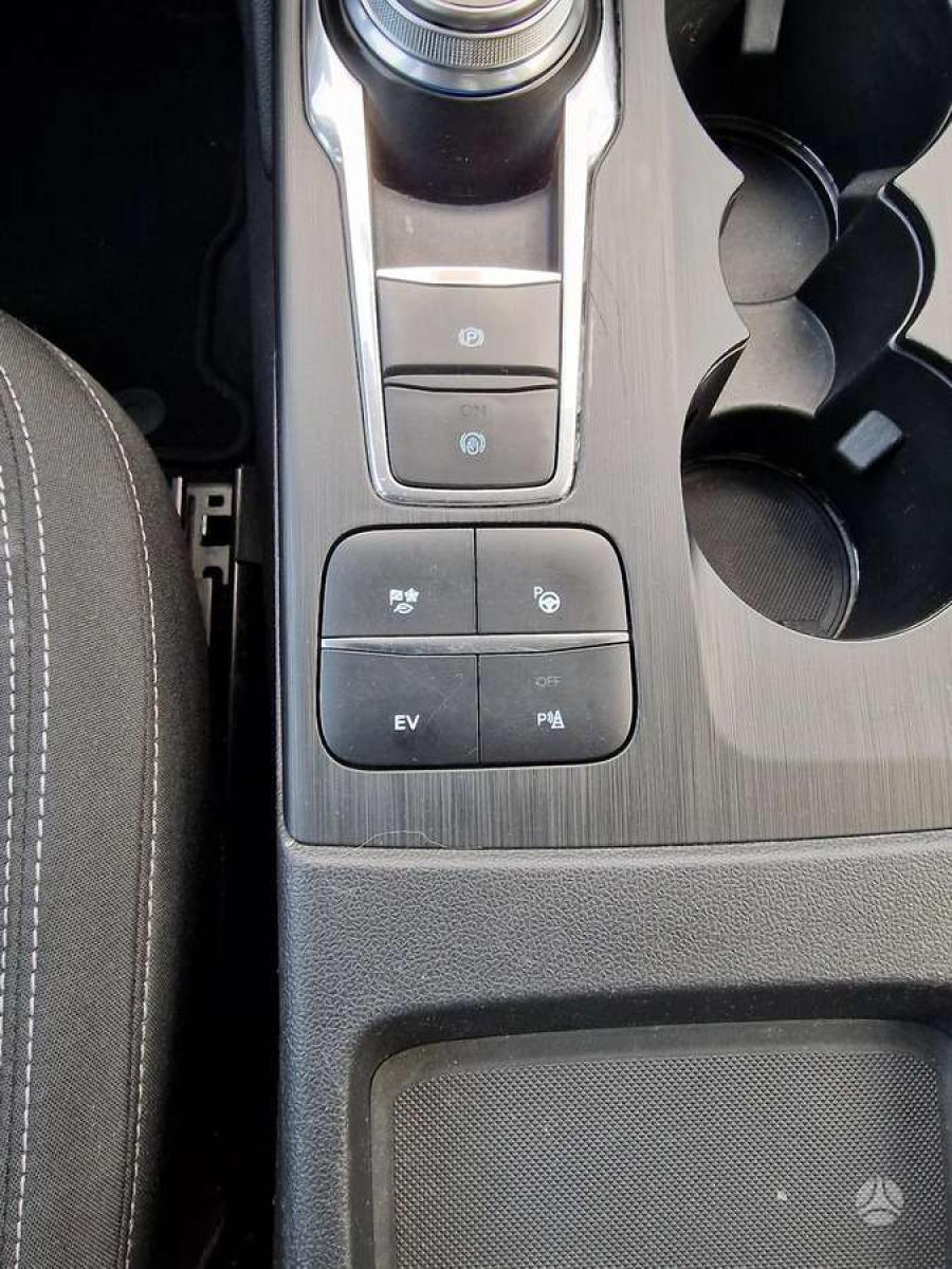 Black Ford Kuga 2021 in Taurage, with an engine capacity of 2.49 L and mileage of 156 thousand km for 14600 €, photo 22 on AUTOMOTO.COM.LV