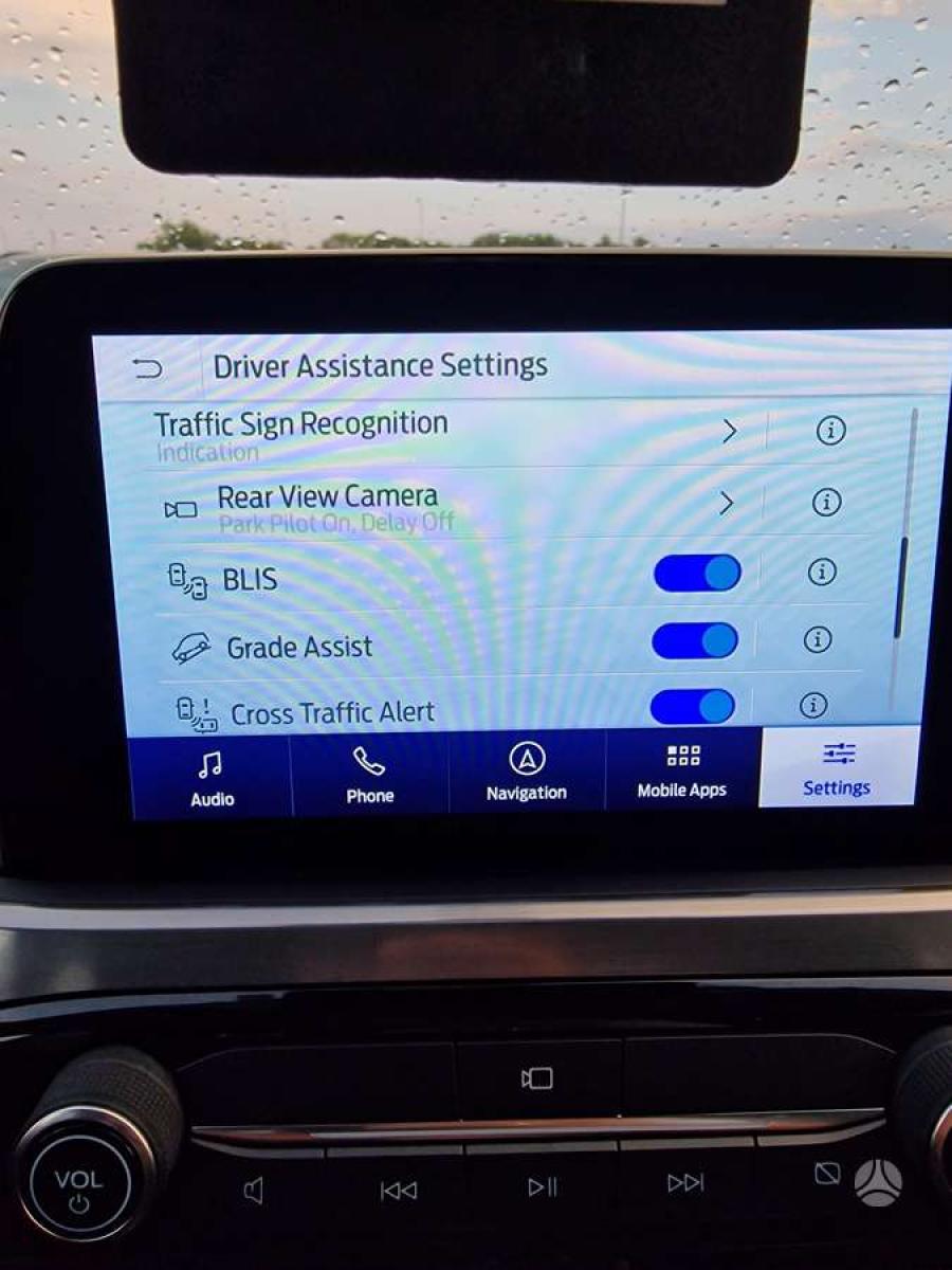 Black Ford Kuga 2021 in Taurage, with an engine capacity of 2.49 L and mileage of 156 thousand km for 14600 €, photo 27 on AUTOMOTO.COM.LV