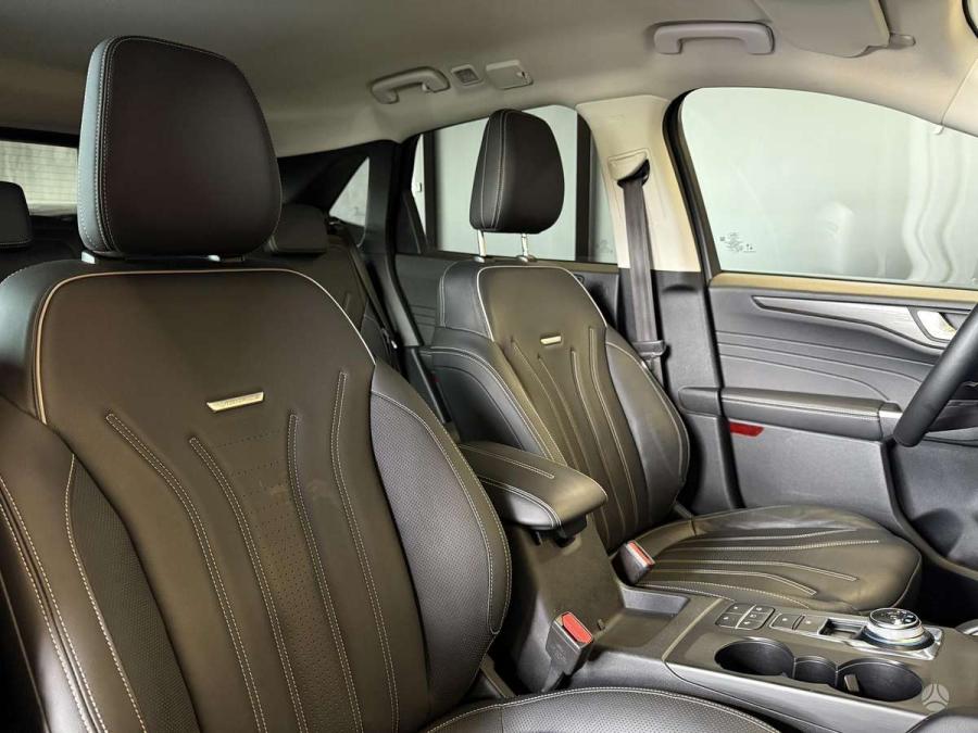 Black Ford Kuga 2021 in Kaunas, with an engine capacity of 2.49 L and mileage of 102 thousand km for 21790 €, photo 20 on AUTOMOTO.COM.LV