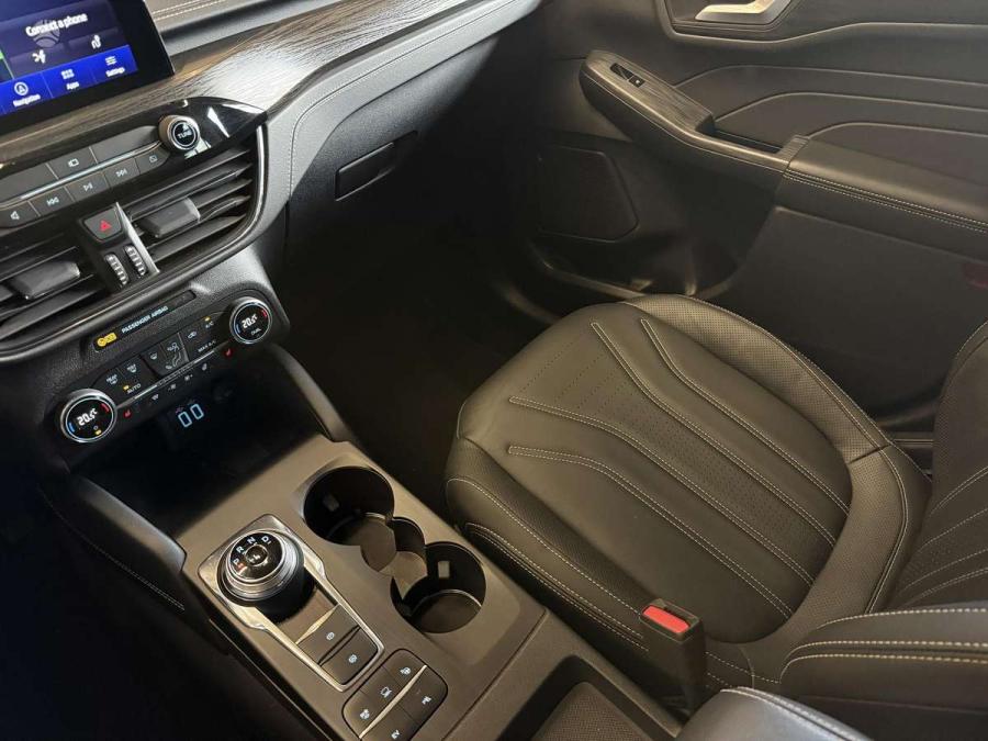 Black Ford Kuga 2021 in Kaunas, with an engine capacity of 2.49 L and mileage of 102 thousand km for 21790 €, photo 22 on AUTOMOTO.COM.LV
