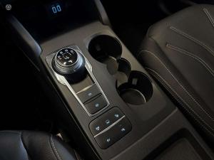 Black Ford Kuga 2021 in Kaunas, with an engine capacity of 2.49 L and mileage of 102 thousand km for 21790 €, photo 23 on AUTOMOTO.COM.LV