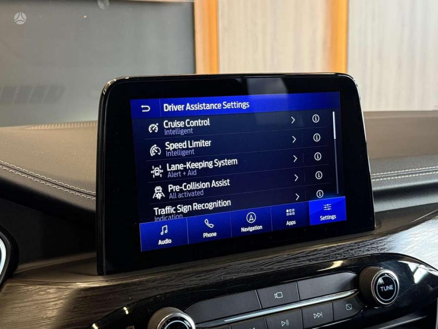 Black Ford Kuga 2021 in Kaunas, with an engine capacity of 2.49 L and mileage of 102 thousand km for 21790 €, photo 31 on AUTOMOTO.COM.LV