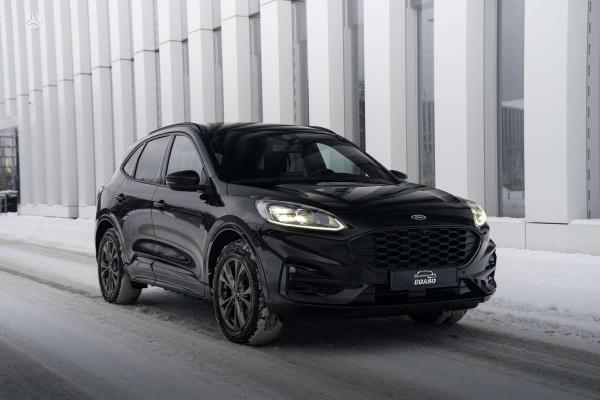 Black Ford Kuga 2022 in Vilnius, with an engine capacity of 2.49 L and mileage of 141 thousand km for 19700 €, photo 1 on AUTOMOTO.COM.LV